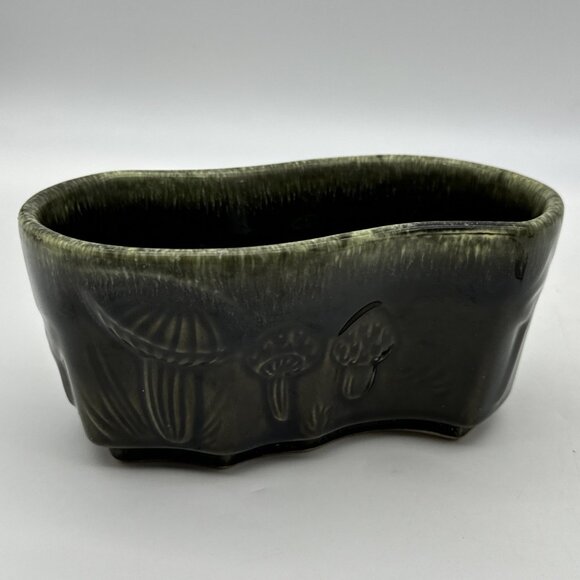 hull | Accents | Vintage Hull Pottery Usa B2 Green Drip Glaze Mushroom ...